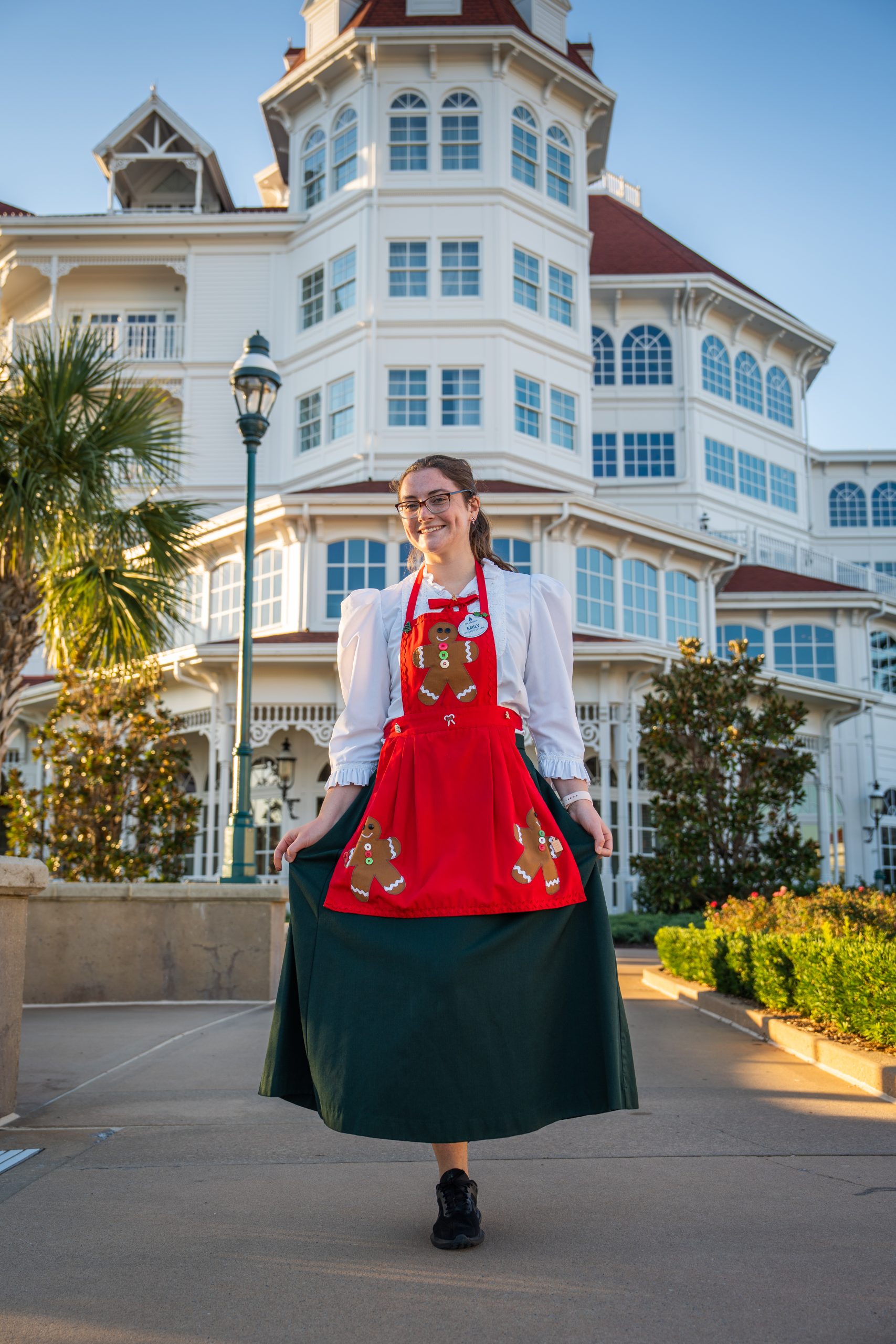College Program Participants Spread Gingerbread Cheer - Life at Disney