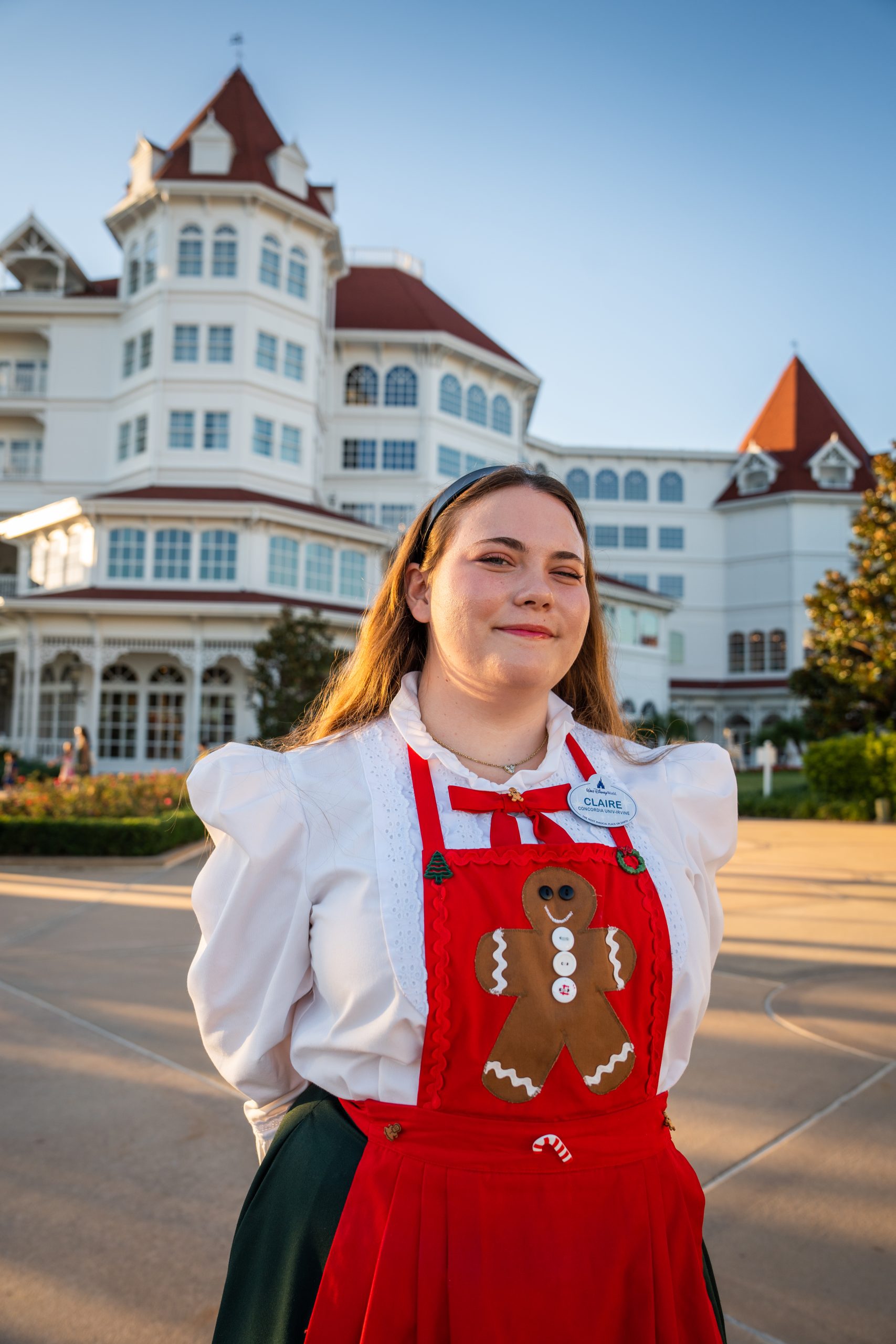 College Program Participants Spread Gingerbread Cheer - Life at Disney