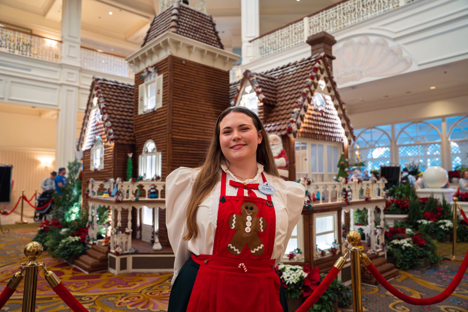 College Program Participants Spread Gingerbread Cheer - Life at Disney