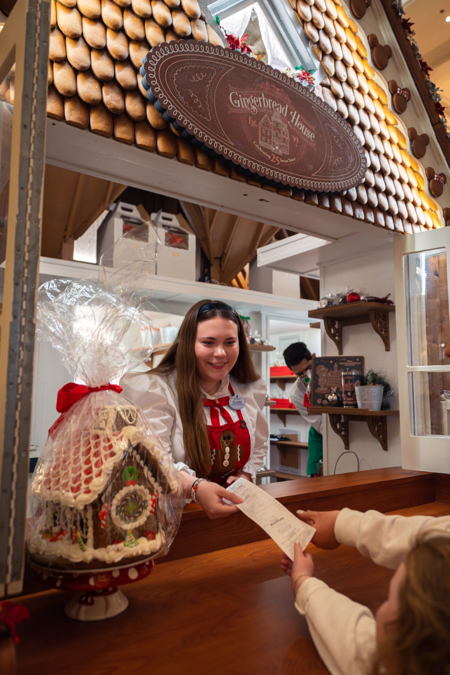 College Program Participants Spread Gingerbread Cheer - Life at Disney